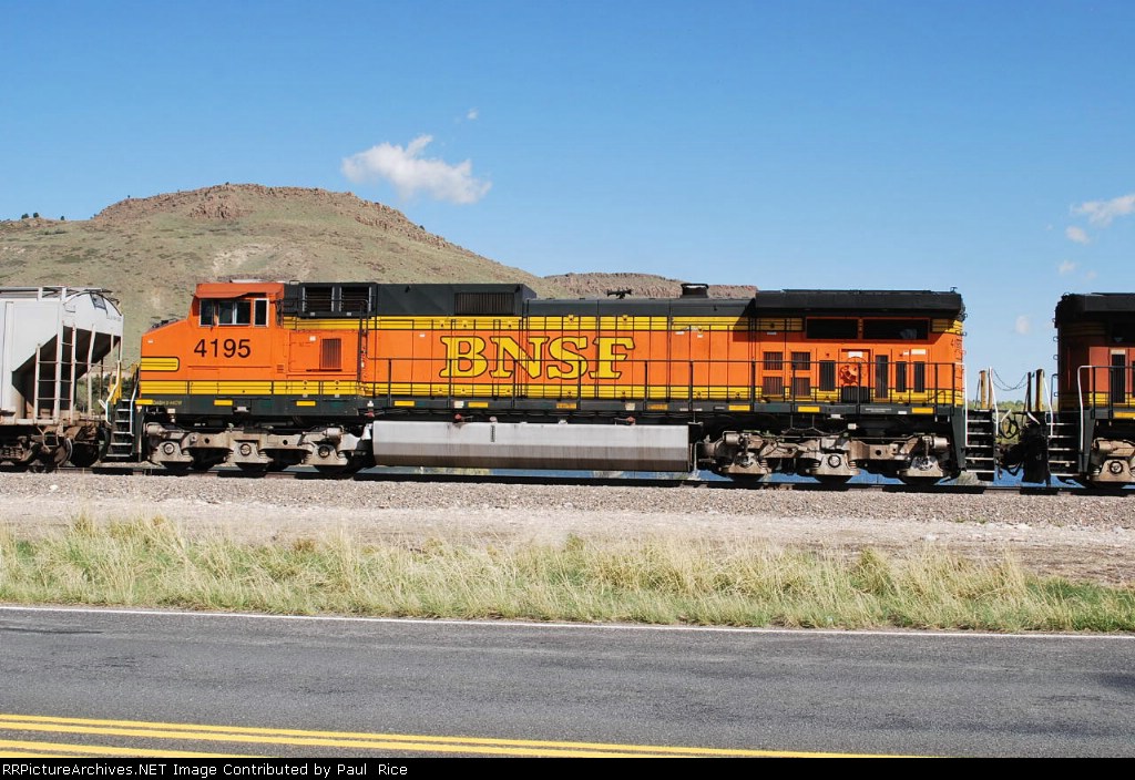 BNSF 4195